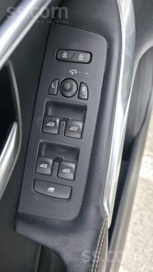 White Volvo V40 2015 in Riga, with an engine capacity of 2.00 L and mileage of 247 thousand km for 7200 €, photo 10 on AUTOMOTO.COM.LV
