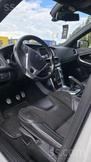 White Volvo V40 2015 in Riga, with an engine capacity of 2.00 L and mileage of 247 thousand km for 7200 €, photo 14 on AUTOMOTO.COM.LV