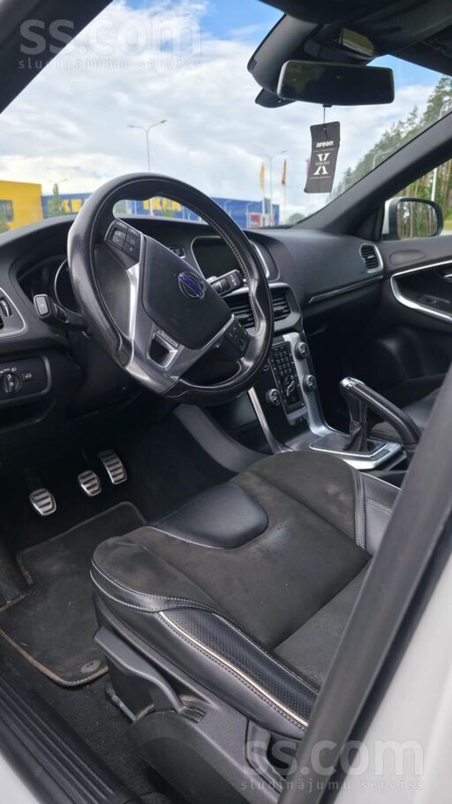 White Volvo V40 2015 in Riga, with an engine capacity of 2.00 L and mileage of 247 thousand km for 7200 €, photo 14 on AUTOMOTO.COM.LV