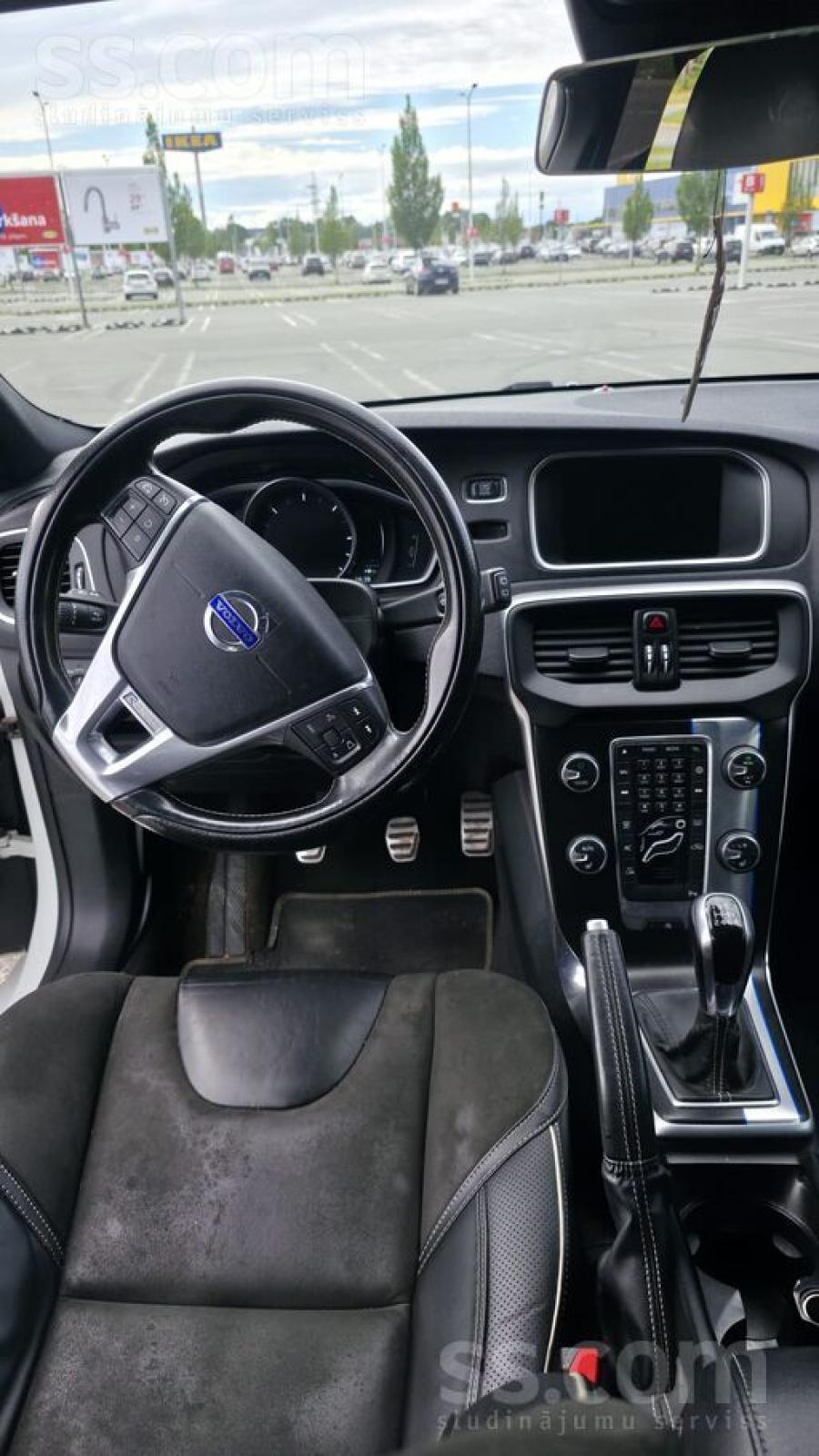 White Volvo V40 2015 in Riga, with an engine capacity of 2.00 L and mileage of 247 thousand km for 7200 €, photo 15 on AUTOMOTO.COM.LV