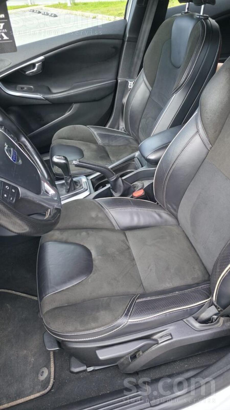 White Volvo V40 2015 in Riga, with an engine capacity of 2.00 L and mileage of 247 thousand km for 7200 €, photo 16 on AUTOMOTO.COM.LV