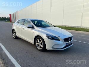 Balts Volvo V40 2015 Rīga, ar dzinēja tilpumu 2.00 L un nobraukumu 146 tūkst. km par 8500 €, foto  vietnē AUTOMOTO.COM.LV