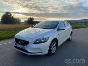White Volvo V40 2015 in Riga, with an engine capacity of 2.00 L and mileage of 146 thousand km for 8500 €, photo 5 on AUTOMOTO.COM.LV