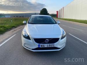White Volvo V40 2015 in Riga, with an engine capacity of 2.00 L and mileage of 146 thousand km for 8500 €, photo 6 on AUTOMOTO.COM.LV