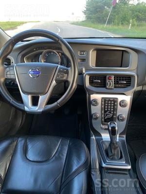 White Volvo V40 2015 in Riga, with an engine capacity of 2.00 L and mileage of 146 thousand km for 8500 €, photo 12 on AUTOMOTO.COM.LV