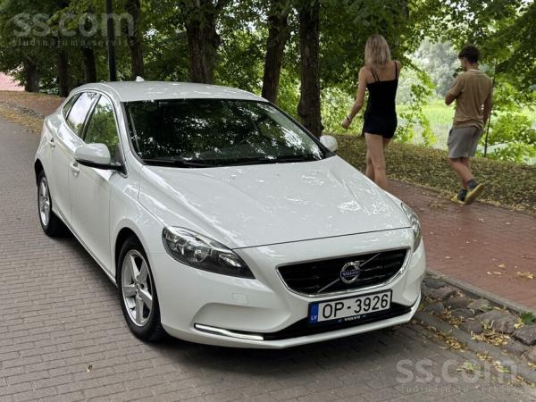 Balts Volvo V40 2015 Bauska, ar dzinēja tilpumu 2.00 L un nobraukumu 264 tūkst. km par 6400 €, foto 1 vietnē AUTOMOTO.COM.LV
