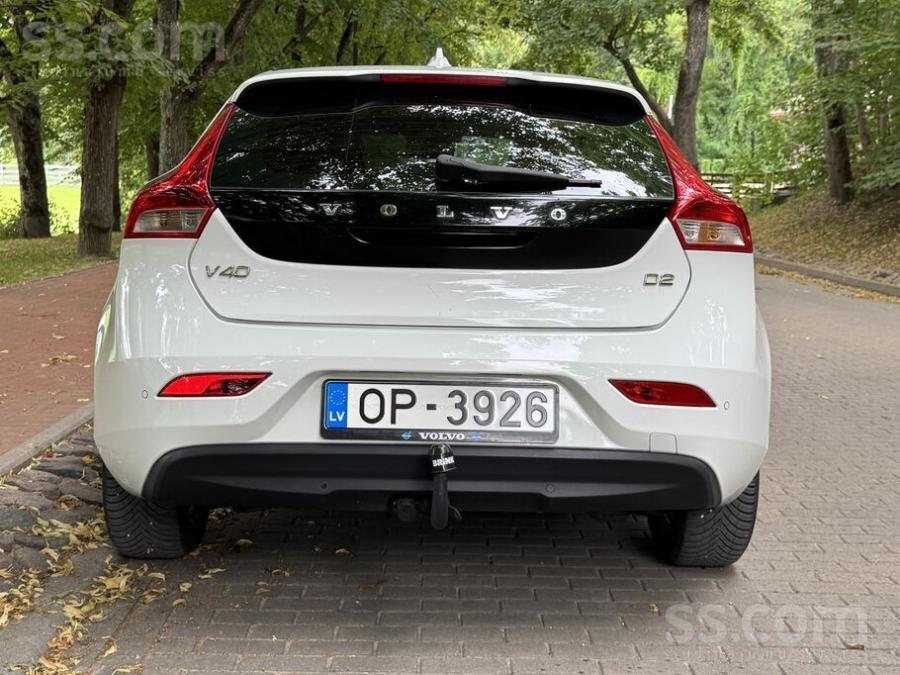 White Volvo V40 2015 in Bauska, with an engine capacity of 2.00 L and mileage of 264 thousand km for 6400 €, photo 3 on AUTOMOTO.COM.LV