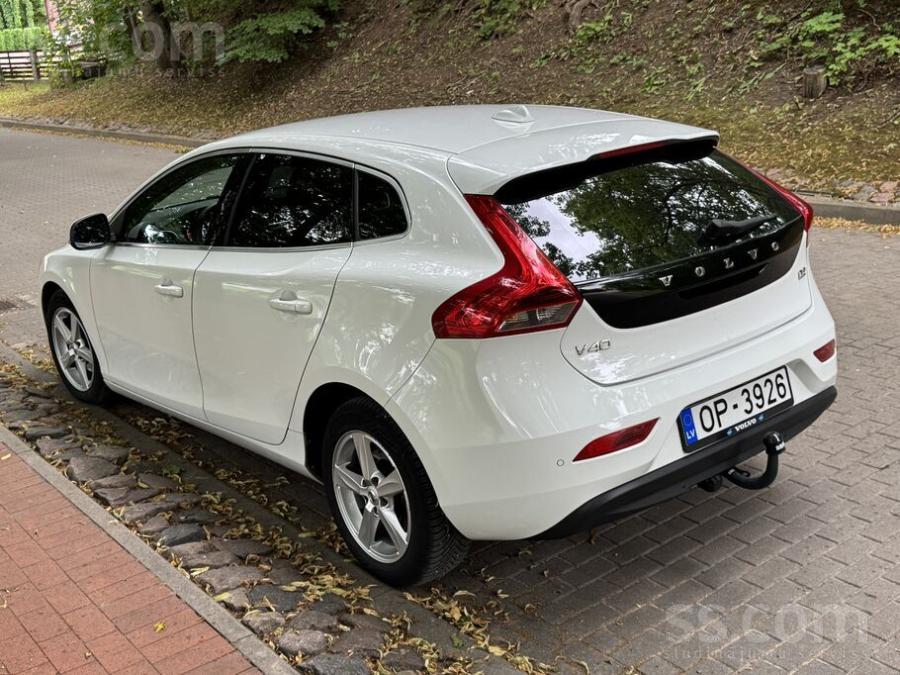 White Volvo V40 2015 in Bauska, with an engine capacity of 2.00 L and mileage of 264 thousand km for 6400 €, photo 5 on AUTOMOTO.COM.LV