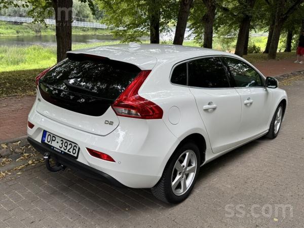 Balts Volvo V40 2015 Bauska, ar dzinēja tilpumu 2.00 L un nobraukumu 264 tūkst. km par 6400 €, foto 5 vietnē AUTOMOTO.COM.LV
