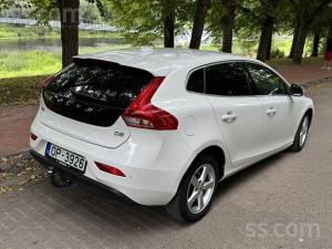 White Volvo V40 2015 in Bauska, with an engine capacity of 2.00 L and mileage of 264 thousand km for 6400 €, photo 6 on AUTOMOTO.COM.LV