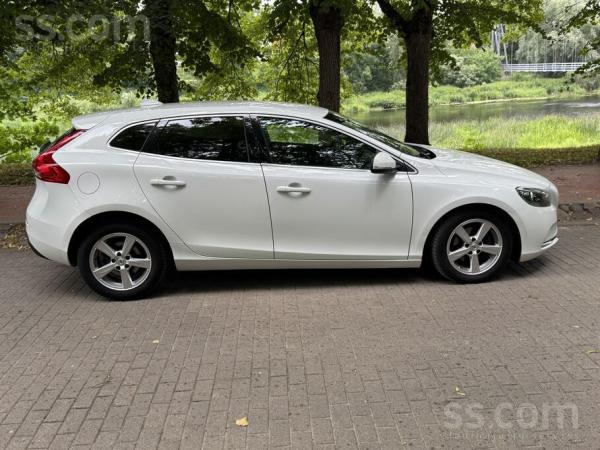 Balts Volvo V40 2015 Bauska, ar dzinēja tilpumu 2.00 L un nobraukumu 264 tūkst. km par 6400 €, foto 7 vietnē AUTOMOTO.COM.LV