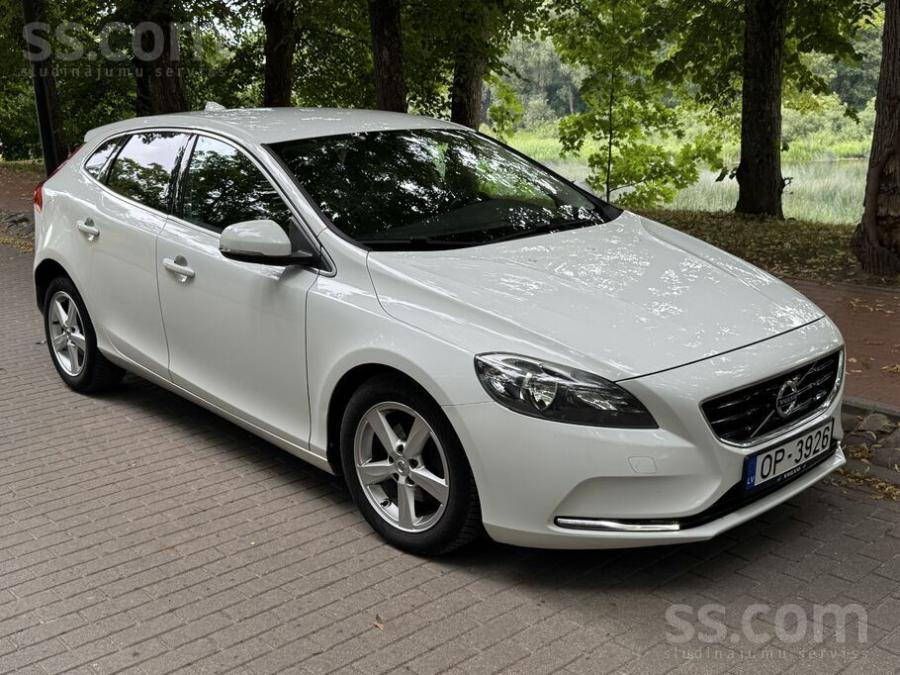 White Volvo V40 2015 in Bauska, with an engine capacity of 2.00 L and mileage of 264 thousand km for 6400 €, photo 10 on AUTOMOTO.COM.LV