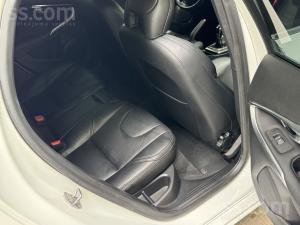 White Volvo V40 2015 in Bauska, with an engine capacity of 2.00 L and mileage of 264 thousand km for 6400 €, photo 16 on AUTOMOTO.COM.LV