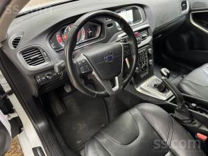 White Volvo V40 2015 in Bauska, with an engine capacity of 2.00 L and mileage of 264 thousand km for 6400 €, photo 20 on AUTOMOTO.COM.LV