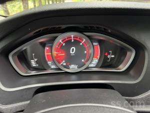 White Volvo V40 2015 in Bauska, with an engine capacity of 2.00 L and mileage of 264 thousand km for 6400 €, photo 21 on AUTOMOTO.COM.LV
