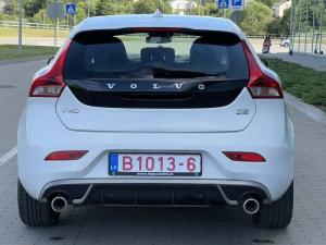 White Volvo V40 2015 in Rezekne, with an engine capacity of 2.00 L and mileage of 247 thousand km for 6990 €, photo 8 on AUTOMOTO.COM.LV