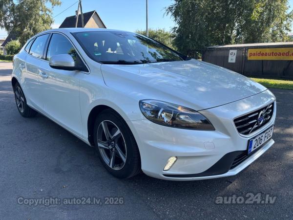 White Volvo V40 2015 in Paide, with an engine capacity of 2.00 L and mileage of 180 thousand km for 7590 €, photo 6 on AUTOMOTO.COM.LV