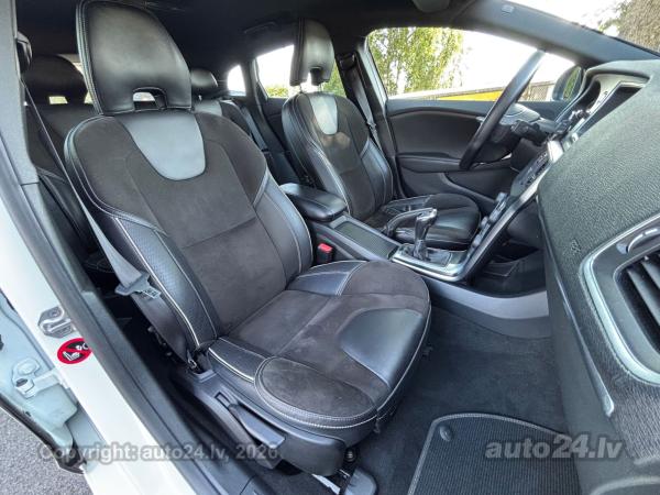 White Volvo V40 2015 in Paide, with an engine capacity of 2.00 L and mileage of 180 thousand km for 7590 €, photo 10 on AUTOMOTO.COM.LV