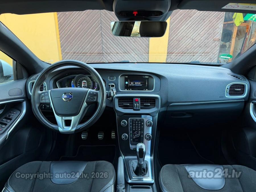 Белый Вольво В40 2015 в Пайде, объемом двигателя 2.00 л и пробегом 180 тыс. км за 7590 €, фото 12 на AUTOMOTO.COM.LV