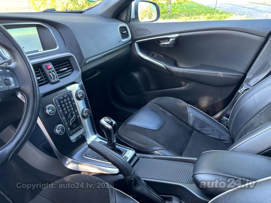 Белый Вольво В40 2015 в Пайде, объемом двигателя 2.00 л и пробегом 180 тыс. км за 7590 €, фото 13 на AUTOMOTO.COM.LV