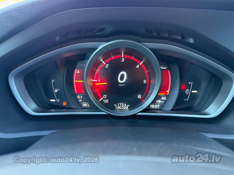 Белый Вольво В40 2015 в Пайде, объемом двигателя 2.00 л и пробегом 180 тыс. км за 7590 €, фото 16 на AUTOMOTO.COM.LV