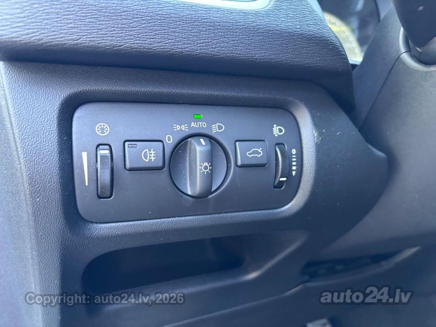 Белый Вольво В40 2015 в Пайде, объемом двигателя 2.00 л и пробегом 180 тыс. км за 7590 €, фото 18 на AUTOMOTO.COM.LV