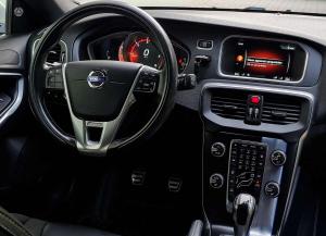 White Volvo V40 2015 in Kaunas, with an engine capacity of 2.00 L and mileage of 300 thousand km for 6750 €, photo 5 on AUTOMOTO.COM.LV