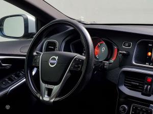 White Volvo V40 2015 in Kaunas, with an engine capacity of 2.00 L and mileage of 300 thousand km for 6750 €, photo 13 on AUTOMOTO.COM.LV