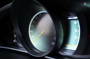 White Volvo V40 2015 in Kaunas, with an engine capacity of 2.00 L and mileage of 300 thousand km for 6750 €, photo 15 on AUTOMOTO.COM.LV