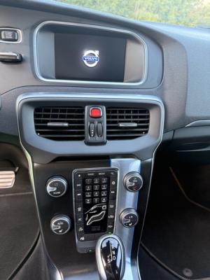 White Volvo V40 2015 in Tallinn, with an engine capacity of 2.00 L and mileage of 284 thousand km for 10500 €, photo 12 on AUTOMOTO.COM.LV