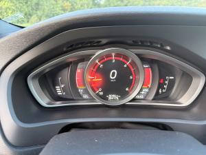 White Volvo V40 2015 in Tallinn, with an engine capacity of 2.00 L and mileage of 284 thousand km for 10500 €, photo 13 on AUTOMOTO.COM.LV