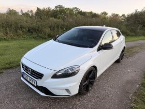 White Volvo V40 2015 in Tallinn, with an engine capacity of 2.00 L and mileage of 284 thousand km for 10500 €, photo 18 on AUTOMOTO.COM.LV