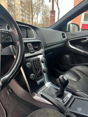 Balts Volvo V40 2015 Šauļi, ar dzinēja tilpumu 1.98 L un nobraukumu 303 tūkst. km par 6100 €, foto  vietnē AUTOMOTO.COM.LV