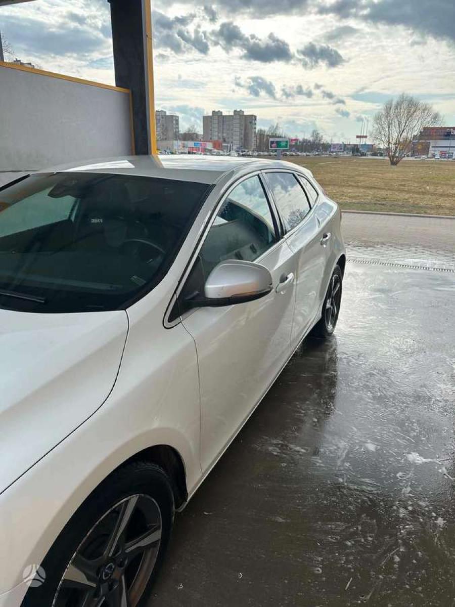 Balts Volvo V40 2015 Šauļi, ar dzinēja tilpumu 1.98 L un nobraukumu 303 tūkst. km par 6100 €, foto 3 vietnē AUTOMOTO.COM.LV