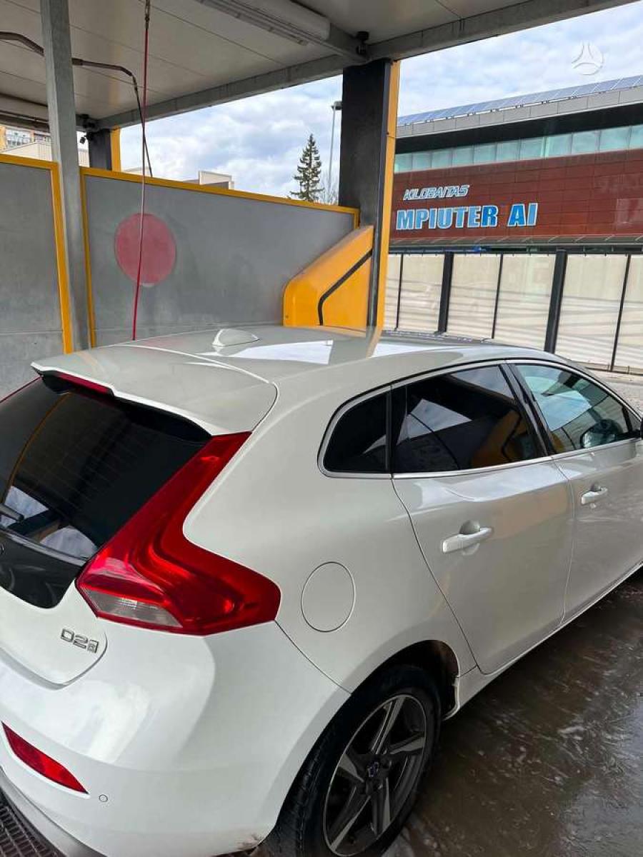 Balts Volvo V40 2015 Šauļi, ar dzinēja tilpumu 1.98 L un nobraukumu 303 tūkst. km par 6100 €, foto 4 vietnē AUTOMOTO.COM.LV