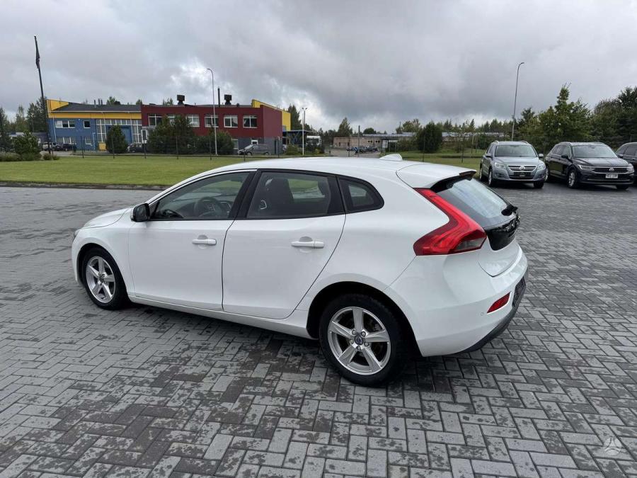 Balts Volvo V40 2015 Telšiai, ar dzinēja tilpumu 1.56 L un nobraukumu 221 tūkst. km par 5500 €, foto 4 vietnē AUTOMOTO.COM.LV