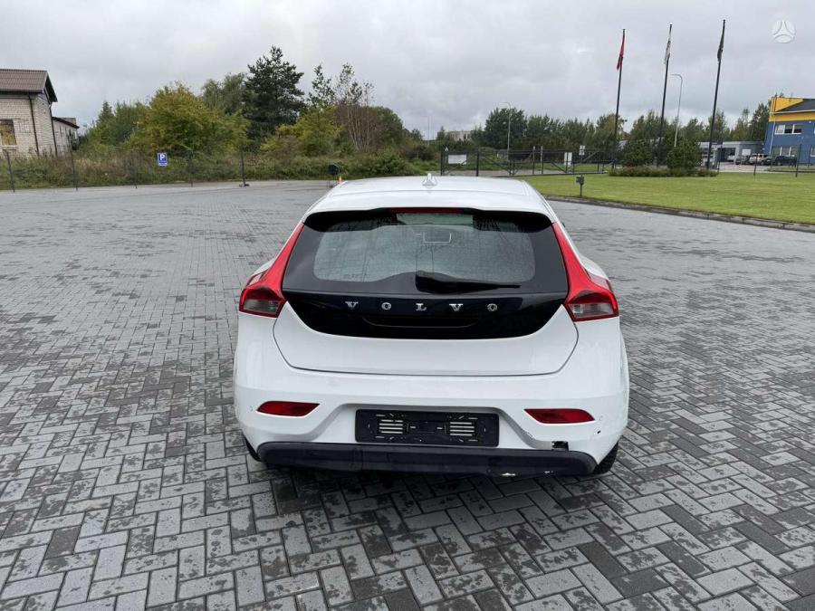 Balts Volvo V40 2015 Telšiai, ar dzinēja tilpumu 1.56 L un nobraukumu 221 tūkst. km par 5500 €, foto 5 vietnē AUTOMOTO.COM.LV