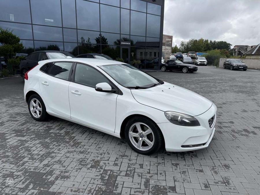 Balts Volvo V40 2015 Telšiai, ar dzinēja tilpumu 1.56 L un nobraukumu 221 tūkst. km par 5500 €, foto 7 vietnē AUTOMOTO.COM.LV