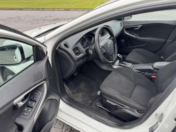 Balts Volvo V40 2015 Telšiai, ar dzinēja tilpumu 1.56 L un nobraukumu 221 tūkst. km par 5500 €, foto 11 vietnē AUTOMOTO.COM.LV