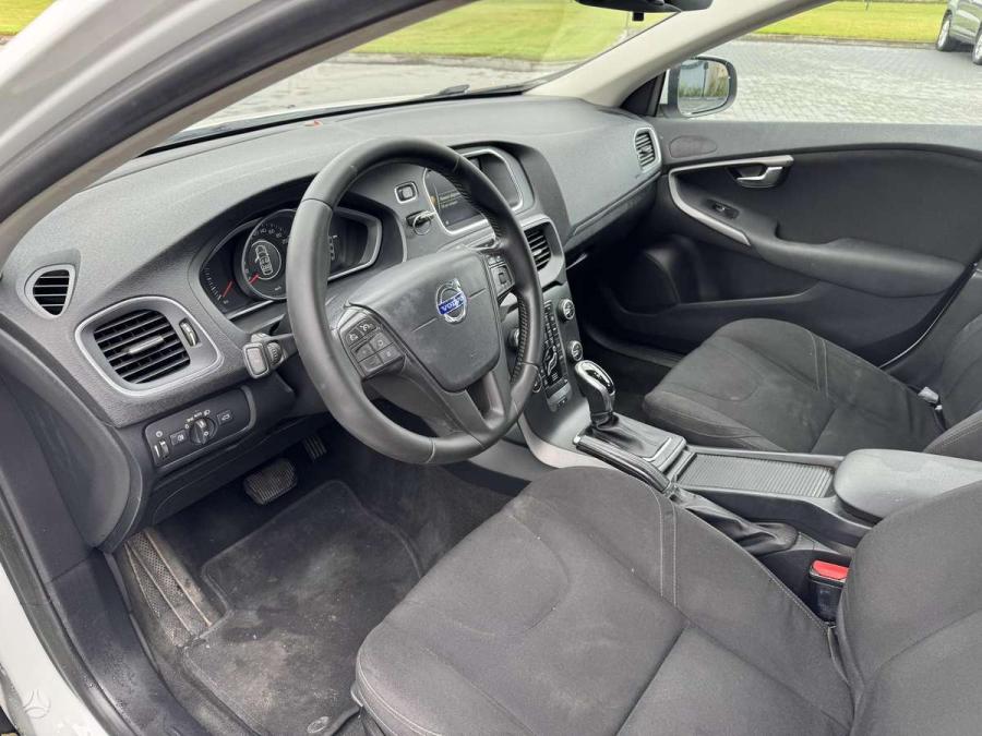 Balts Volvo V40 2015 Telšiai, ar dzinēja tilpumu 1.56 L un nobraukumu 221 tūkst. km par 5500 €, foto 12 vietnē AUTOMOTO.COM.LV