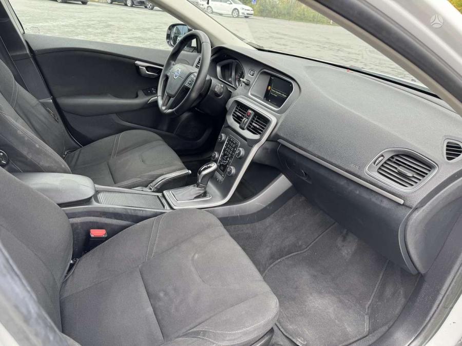 Balts Volvo V40 2015 Telšiai, ar dzinēja tilpumu 1.56 L un nobraukumu 221 tūkst. km par 5500 €, foto 14 vietnē AUTOMOTO.COM.LV