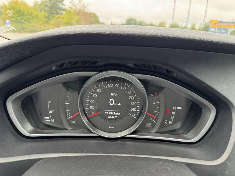 Balts Volvo V40 2015 Telšiai, ar dzinēja tilpumu 1.56 L un nobraukumu 221 tūkst. km par 5500 €, foto 15 vietnē AUTOMOTO.COM.LV