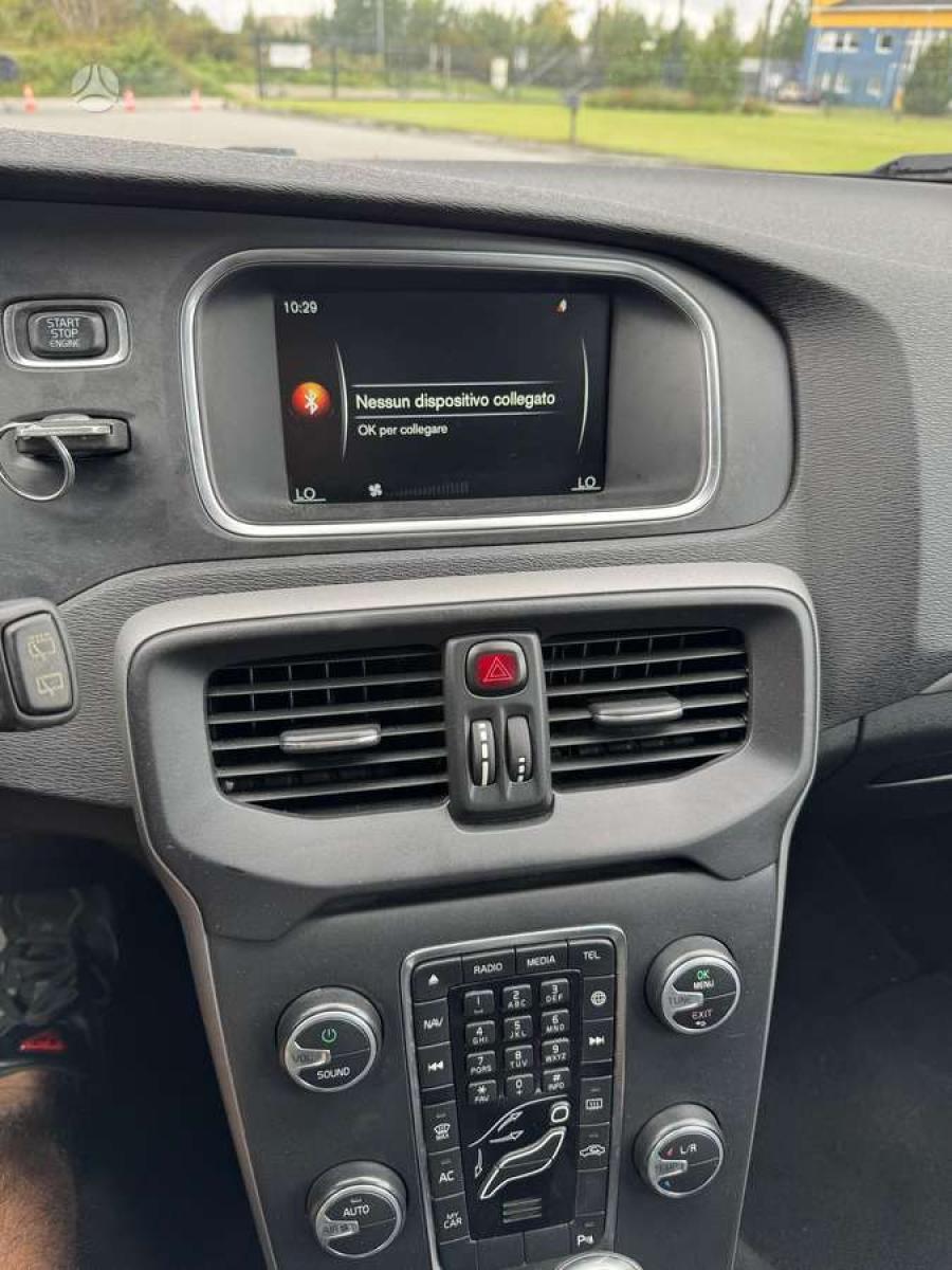 Balts Volvo V40 2015 Telšiai, ar dzinēja tilpumu 1.56 L un nobraukumu 221 tūkst. km par 5500 €, foto 16 vietnē AUTOMOTO.COM.LV