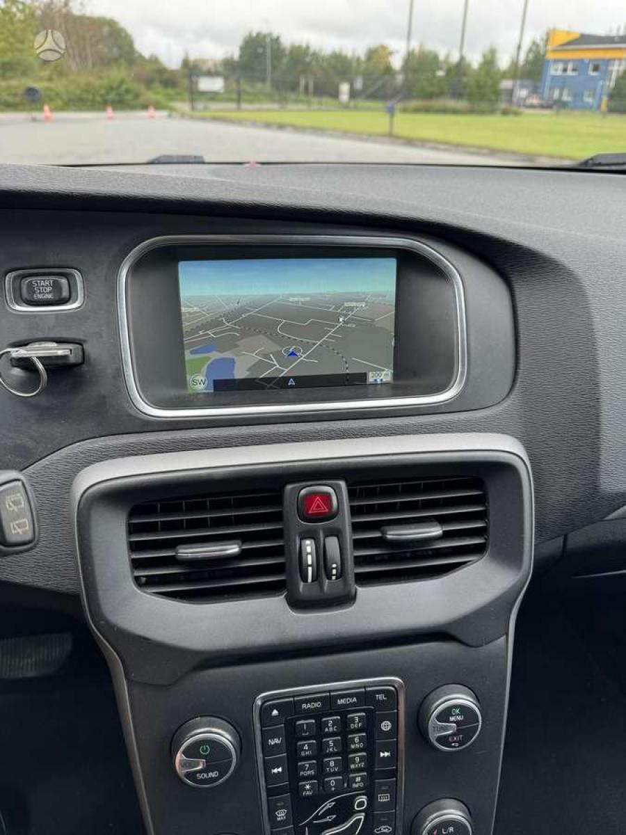 Balts Volvo V40 2015 Telšiai, ar dzinēja tilpumu 1.56 L un nobraukumu 221 tūkst. km par 5500 €, foto 17 vietnē AUTOMOTO.COM.LV