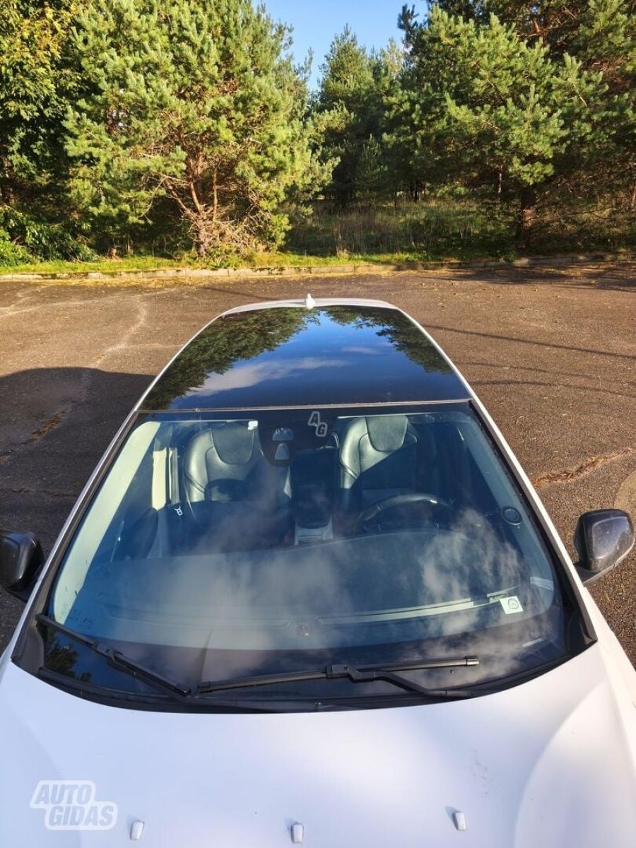 Balts Volvo V40 2015 Palanga, ar dzinēja tilpumu 2.00 L un nobraukumu 233 tūkst. km par 8950 €, foto 4 vietnē AUTOMOTO.COM.LV