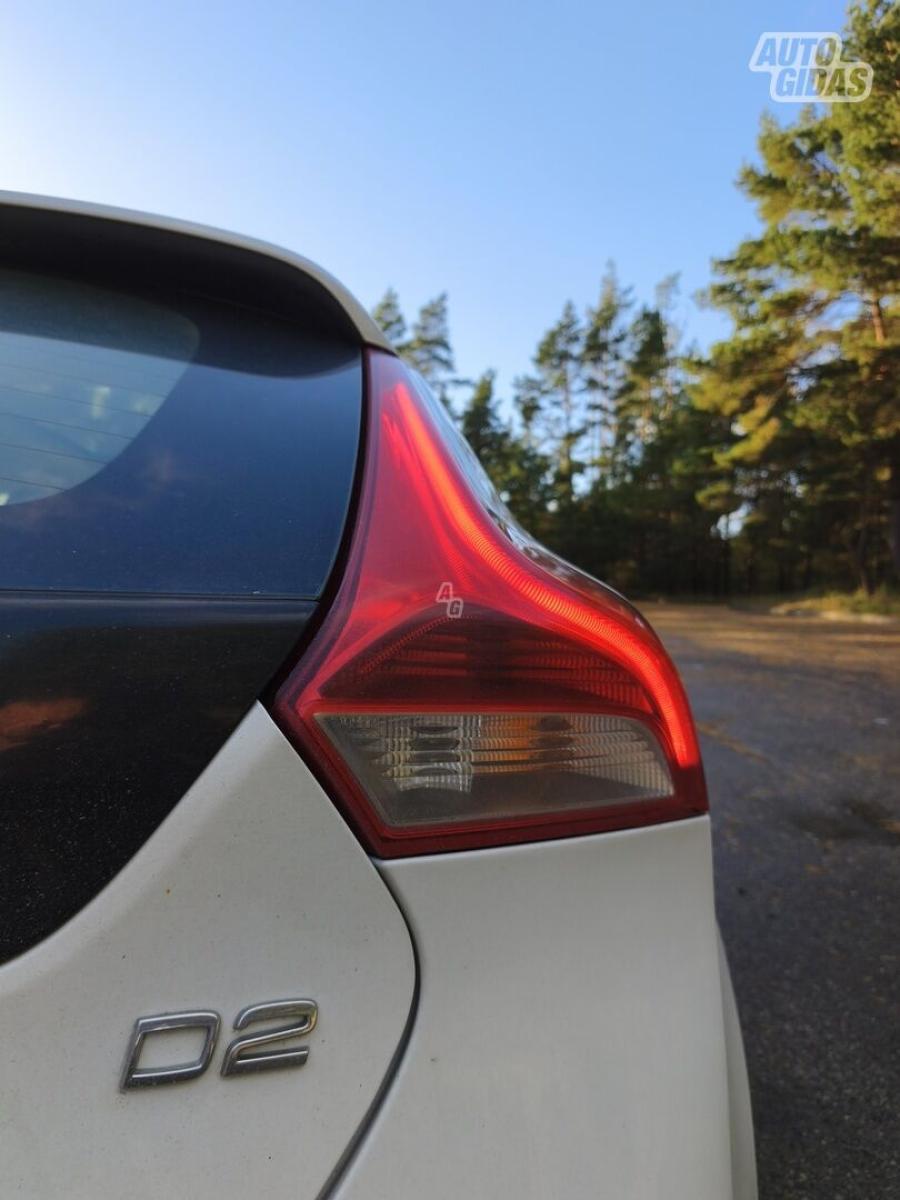 Balts Volvo V40 2015 Palanga, ar dzinēja tilpumu 2.00 L un nobraukumu 233 tūkst. km par 8950 €, foto 6 vietnē AUTOMOTO.COM.LV