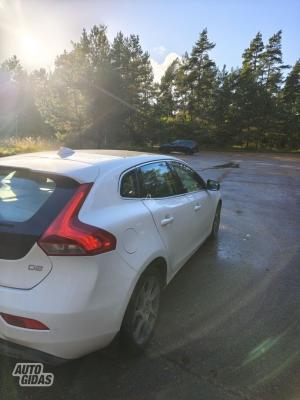 Balts Volvo V40 2015 Palanga, ar dzinēja tilpumu 2.00 L un nobraukumu 233 tūkst. km par 8950 €, foto 7 vietnē AUTOMOTO.COM.LV