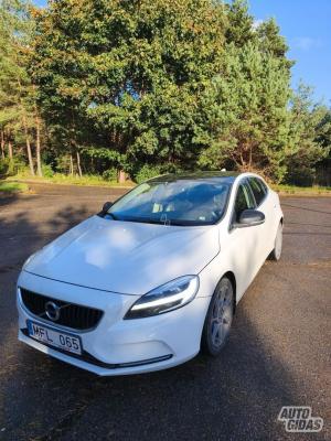 Balts Volvo V40 2015 Palanga, ar dzinēja tilpumu 2.00 L un nobraukumu 233 tūkst. km par 8950 €, foto 10 vietnē AUTOMOTO.COM.LV