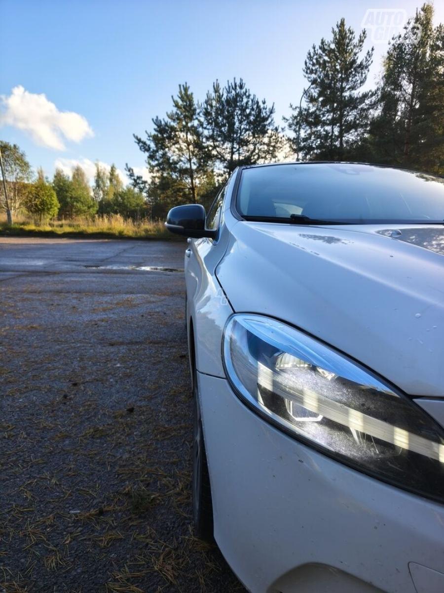 Balts Volvo V40 2015 Palanga, ar dzinēja tilpumu 2.00 L un nobraukumu 233 tūkst. km par 8950 €, foto 12 vietnē AUTOMOTO.COM.LV