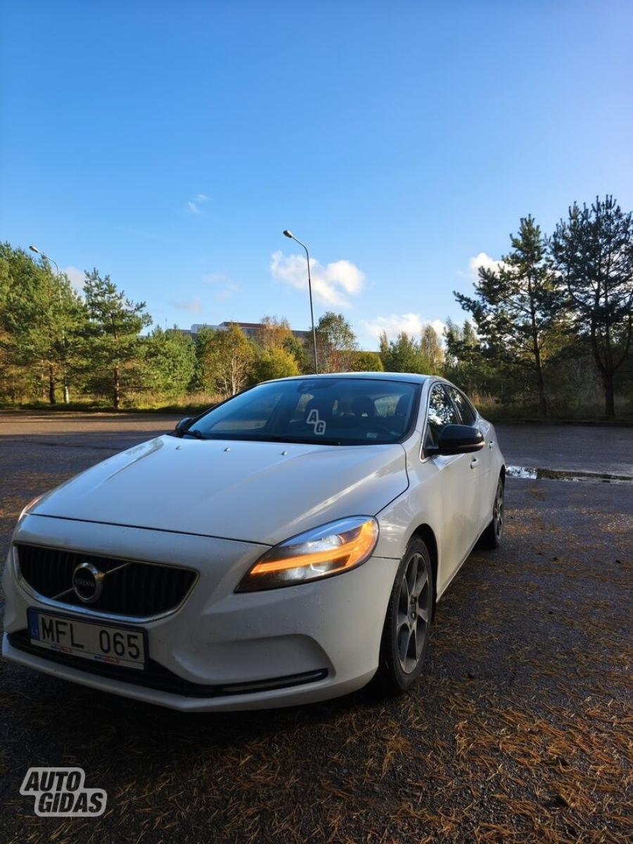 Balts Volvo V40 2015 Palanga, ar dzinēja tilpumu 2.00 L un nobraukumu 233 tūkst. km par 8950 €, foto 14 vietnē AUTOMOTO.COM.LV